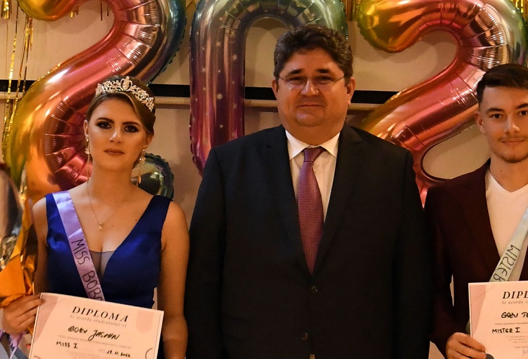 Marius Caravețeanu, Primarul Orașului Răcari! Balul Bobocilor, la ...